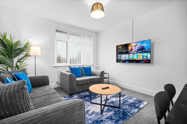 Chic Two Bedroom Apartment - On Street Parking Available - Netflix - Wifi - Top Rated - 311m - Sutton Coldfield