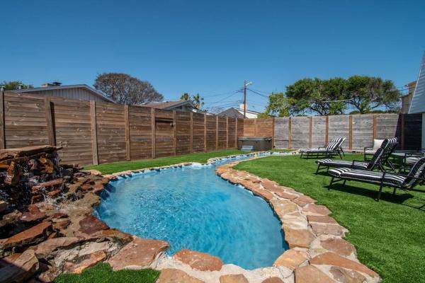 Oceanfront Retreat 2 Homes For 29-guests - Corpus Christi, TX