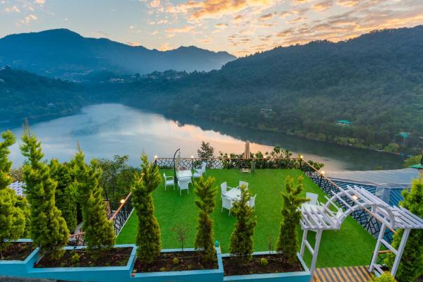 The Lake Ambience Resort - Naukuchia Taal
