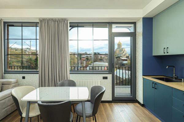 Modern Apartment Overlooking Tbilisi - Tbilissi