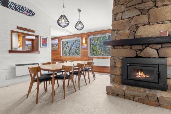 Tyrola 13 - Snowy Mountains