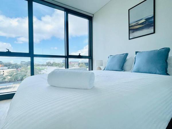 Modern Stylish 3 Bedroom Condo - Parking, Gym, Pool - Hornsby