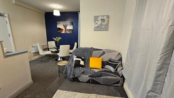 2 Bedroom Flat In Gloucester - Painswick