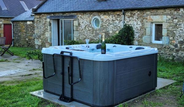 Une Longère Pleine De Charme Au Bout Du Monde ! Jacuzzi Extérieur Vue Sur La Campagne, Salle De Billard - Plougonvelin