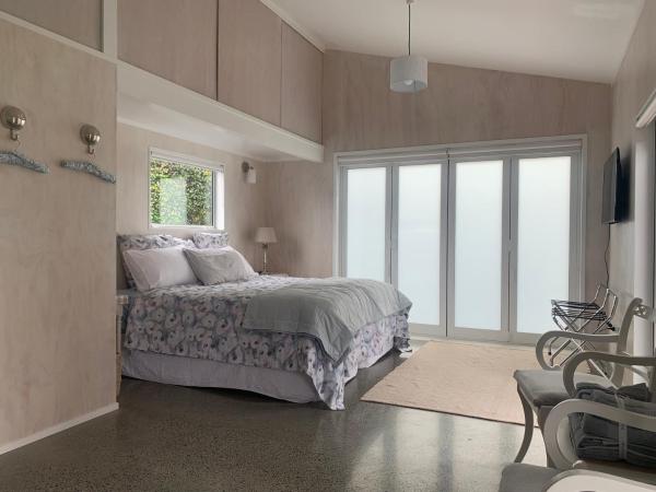 Hibiscus Cottage Guest House - Hahei