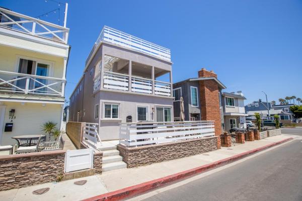 Group Beach House Stay Walk To The Pacific Ocean - Newport Beach, CA