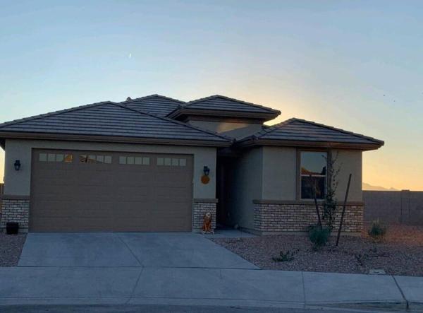 Lovely White Grey Home 3 Bedrooms - Buckeye, AZ