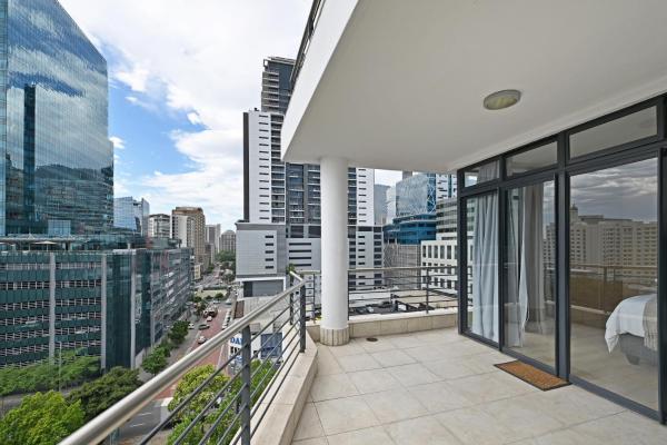 Luxury Apartment In De Waterkant With Amazing Views And Spacious - Camps Bay
