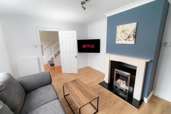 Spacious 3br Home In Basingstoke - Basingstoke
