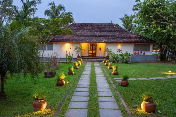 Baymaas Lakehouse - Kochi, India