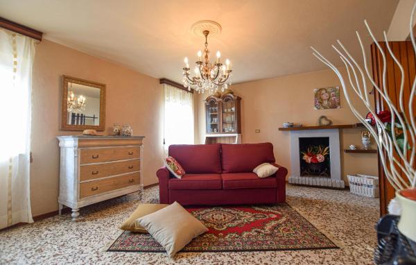 2 Bedroom Nice Home In Camaiore - Camaiore