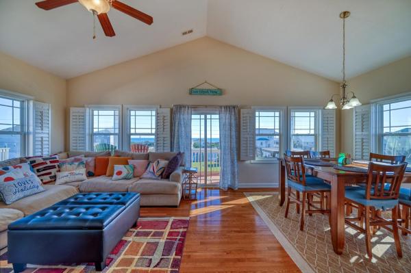 North Topsail Beach Rental- Water Views - Elevator - Dogs Allowed W Added Fee - North Topsail Beach, NC