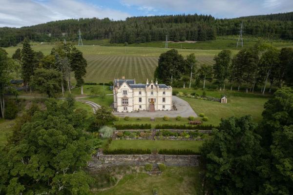 Assynt House - Exclusive Use Holiday House - Loch Glass