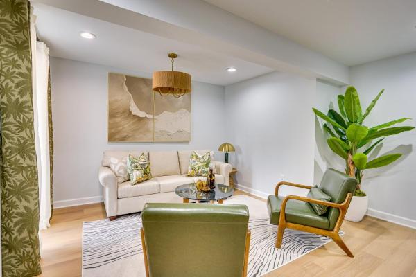 The Dulles Executive Resort Near Dulles Airport With Private Office - Ashburn, VA