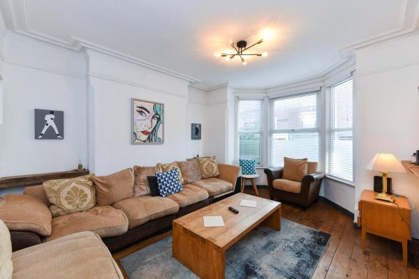 5-br Home Featuring Art And Photography Collection - Nottingham
