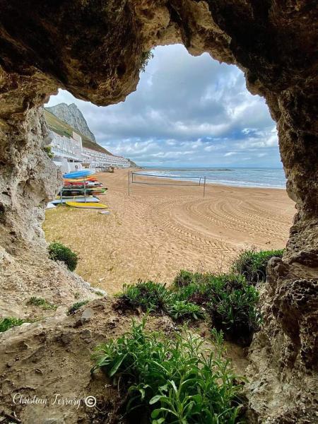 Sunrise Beachfront Studio With Mezzanine - Gibraltar