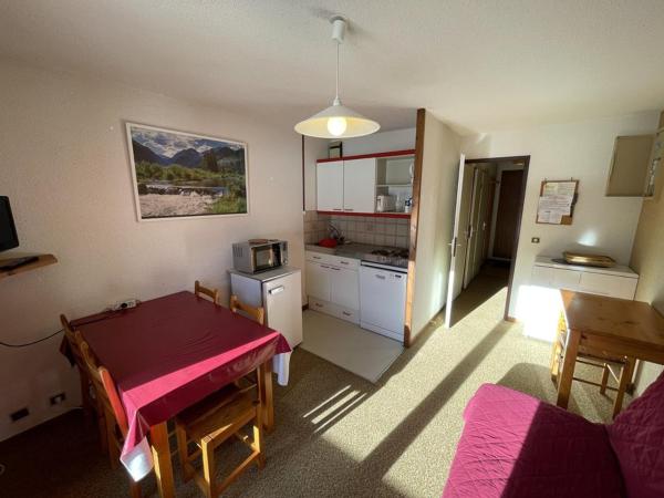 Charmant T2 Cabine Au Pied Des Pistes Avec Balcon Et Commodités - Fr-1-787-85 - Le Lioran