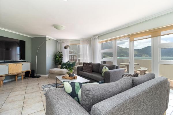 Beachfront Villa Sea Breeze Hout Bay Cape Town - Kaapstad