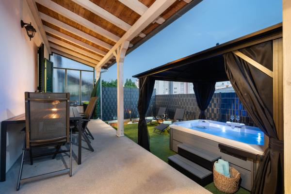 House Cute House With Jacuzzi - Postira