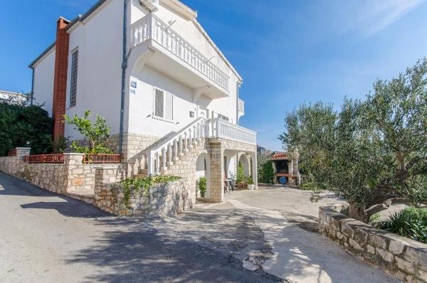 Apartment And Rooms Radojka