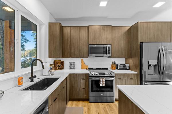 Sharlie's Chateau - Sleek, Modern, New-build Home Near Golf, Park, And Lake - McCall, ID