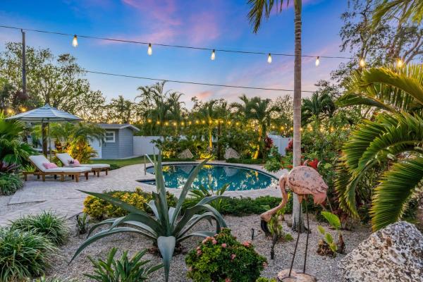Flamingo Royale Beach Luxury Resort - Anna Maria Island, FL