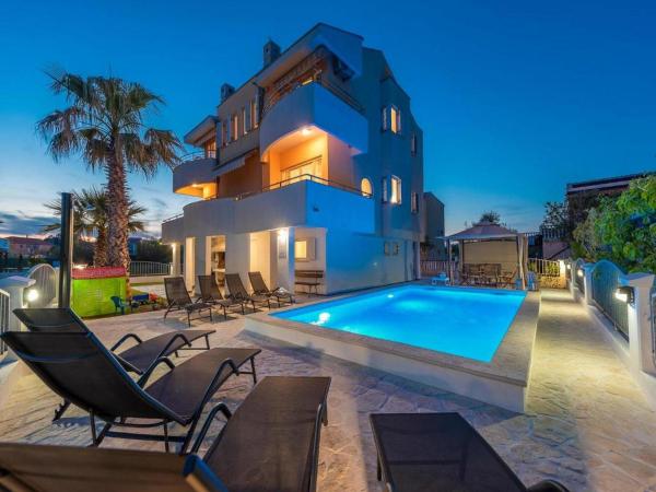 Family Friendly House With A Swimming Pool Privlaka, Zadar - 23642 - Privlaka