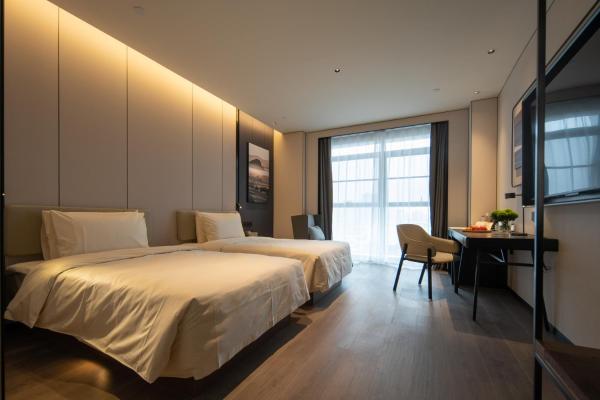 Atour Hotel Zigong Huashang International City Summit Park - Zigong