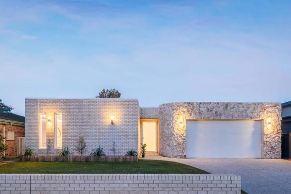 Modern Beach Haven With Hot Tub And Sauna - Salamander Bay