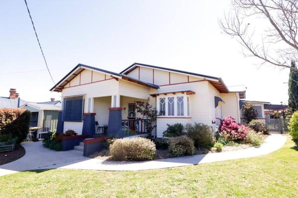 Heritage Home With Bbq & Outdoor Fire Pit - Tenterfield