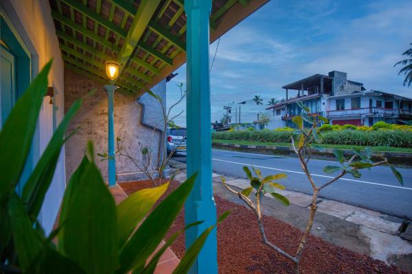 Roundabout - Hikkaduwa