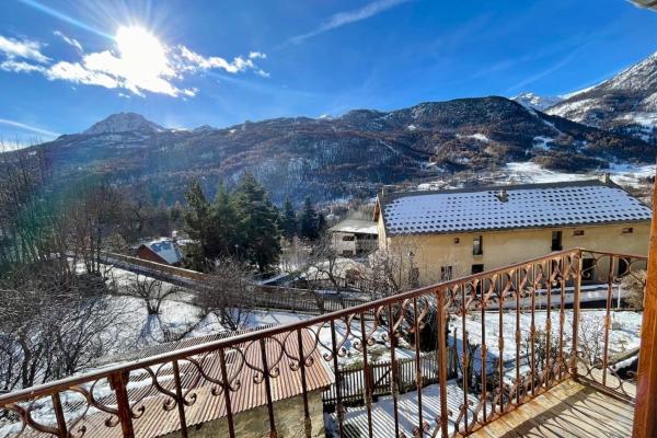 Spacious Apartment In Village House - La Salle-les-Alpes
