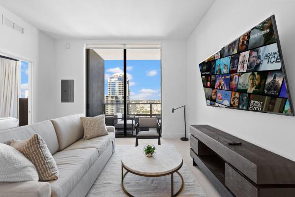 48th-floor Condo With Free Parking & City Views - South Beach, FL