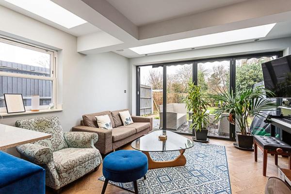 Modern And Spacious Colliers Wood Home - Fulham