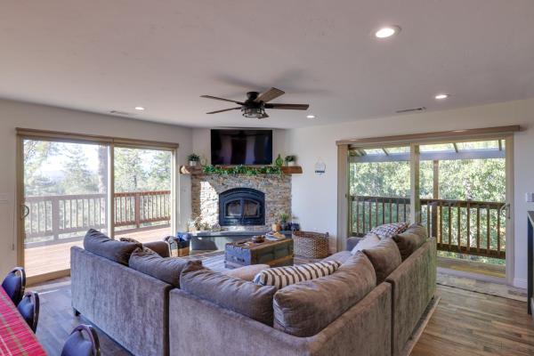 Ski, Hike And Fish Mtn-view Gem With Deck In Tuolumne - Black Oak Casino Resort