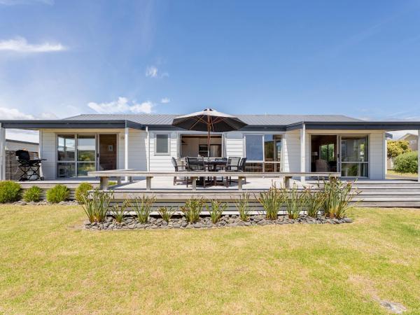Kowhai Retreat - Matarangi Holiday Home - Coromandel