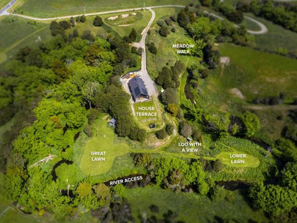 Farmhouse Retreat - Martinborough