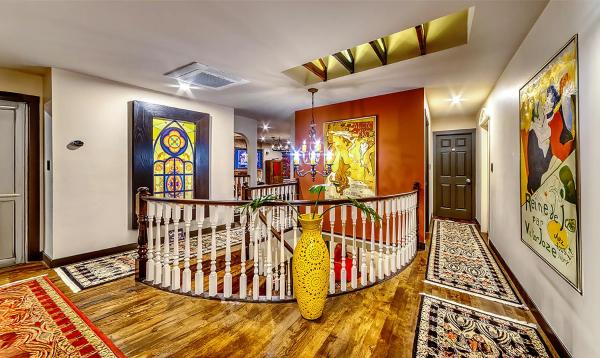 Neocolonial Nouveau Kensington Vacation Home - West Vancouver