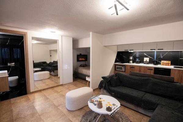 To Bee Or Not To Bee! - Greece