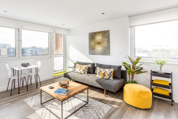 Bright London Bridge Apartment - Liverpool Street Station London