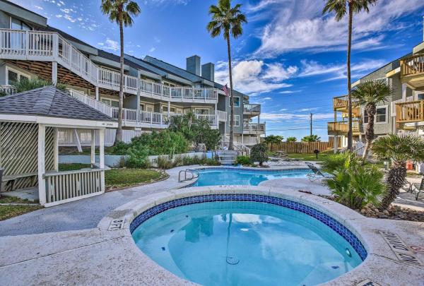 Balcony, Pool & Beach Access: Port Aransas Condo! - Corpus Christi, TX
