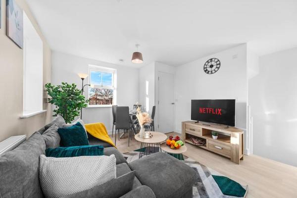 Opulent 2br 2ba House With Free Parking - Leeds