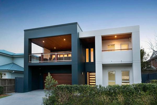Heart Of The Village - Walk To The Waters Edge - Kiama