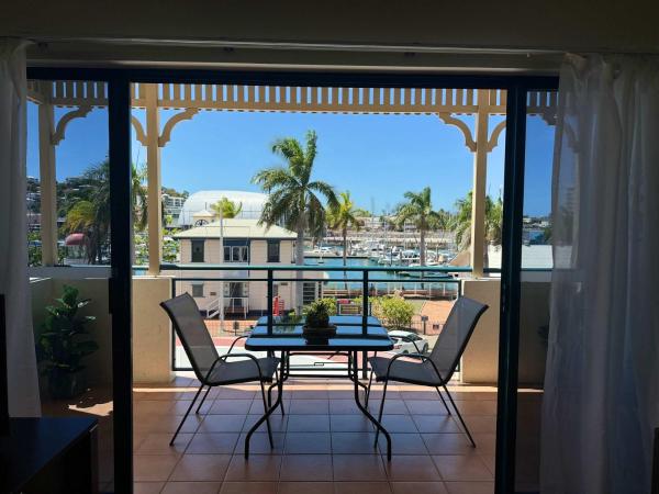 Marina View Apartment - Steps Away From Cbd, Ferry & Stadium - Magnetic Island