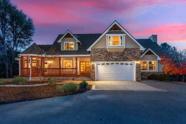 Luxury Lodge-hot Tub-bbq-sleeps 18 - Oakhurst, CA