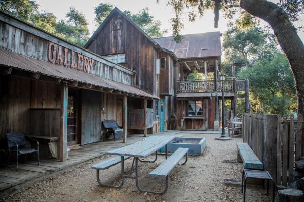 Historic Farmhouse On 5 Peaceful Acres With Ancient Oaks & Creek Above Temecula - Temecula, CA
