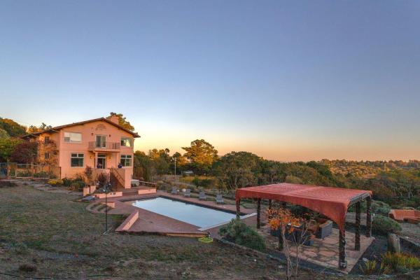5 Acre Villa Retreat With Vineyard Pool Spa & Amazing Views Of Sonoma County - Bodega Bay, CA