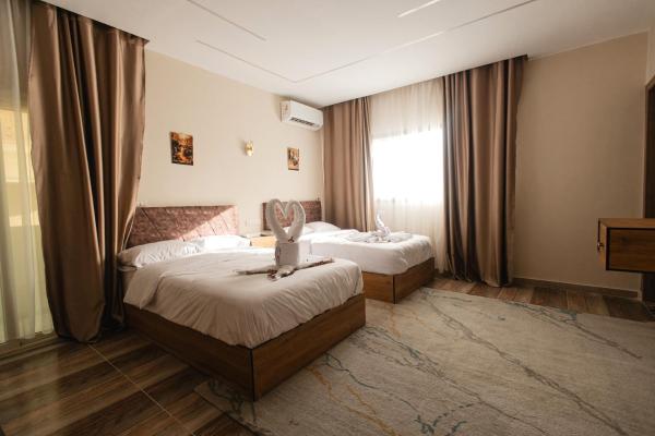 The View Pyramids Gold One - Giza