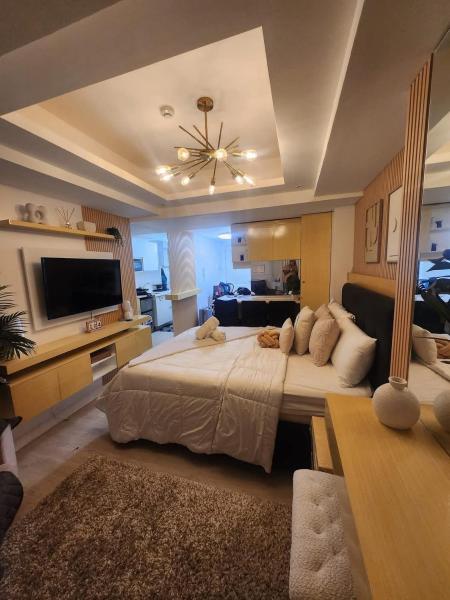 Side Wall Condo - Guagua