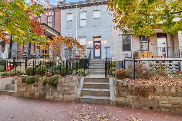 Walk To Parks Restaurants Monuments & More - Union Station Washington